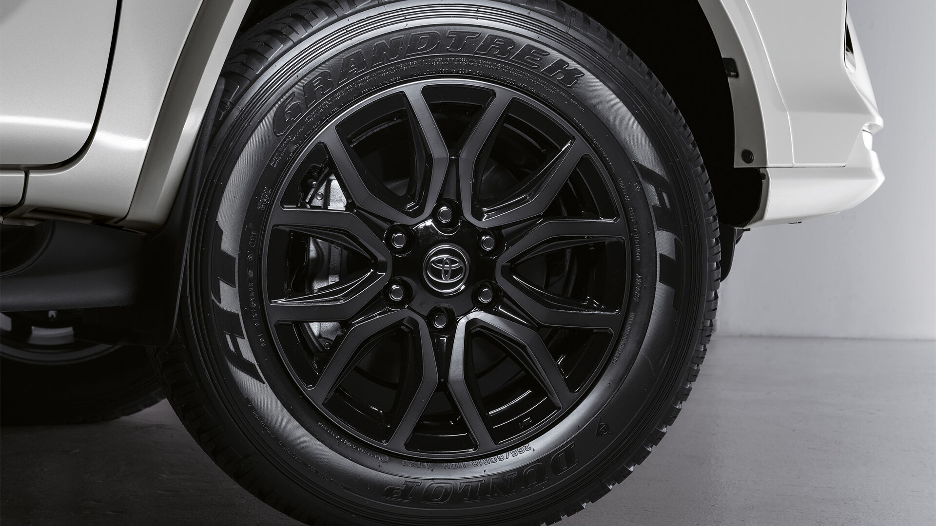 Fortuner GR-S 18" Black Alloy Wheels